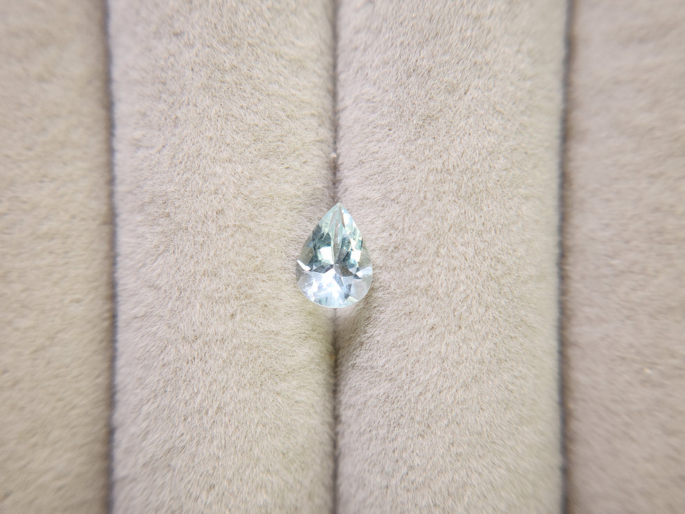 0008-1 アクアマリン ペアシェイプ 0.64ct – 東洋ルース公式オンラインストア